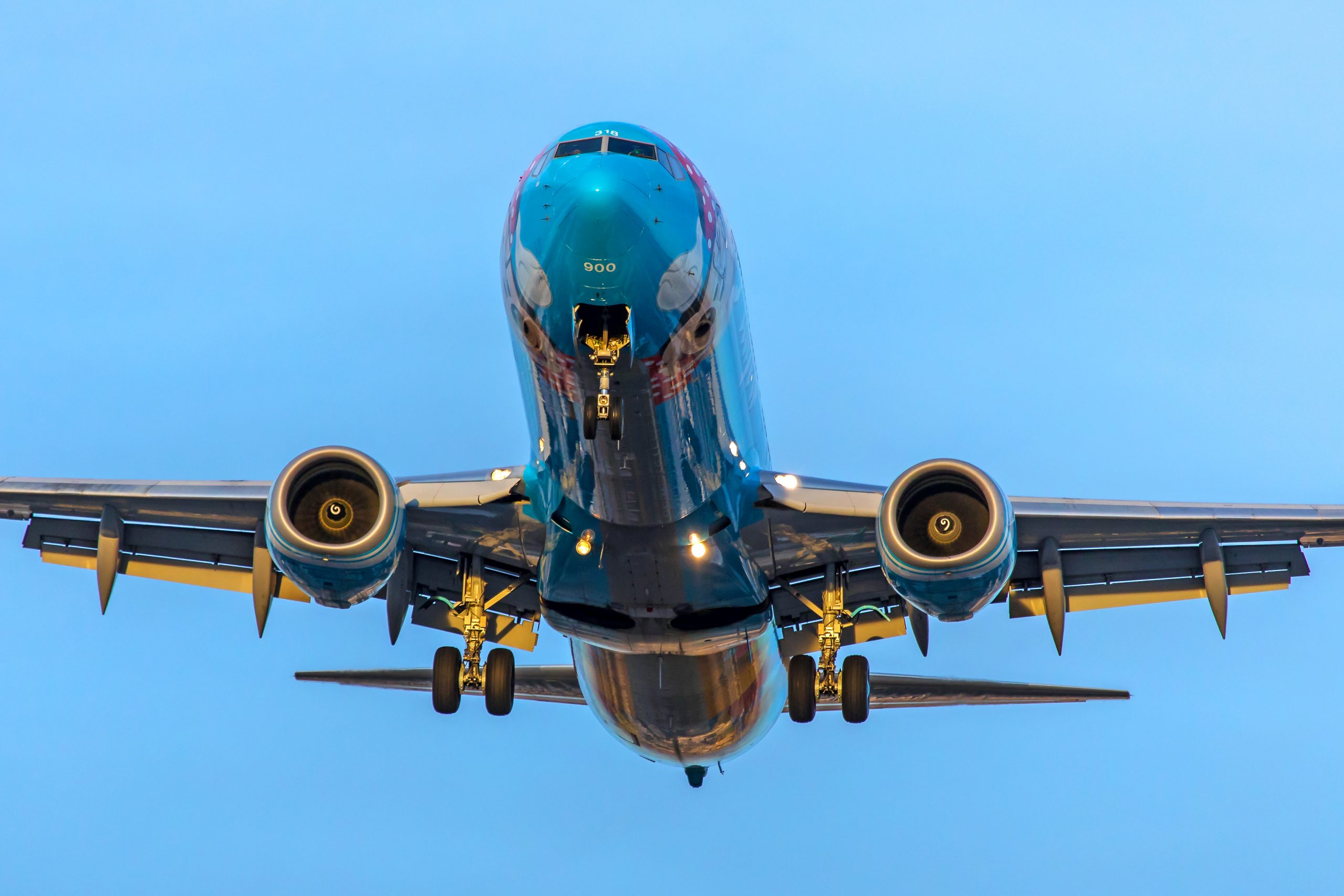 Alaska Airlines B739 LAS William Derrickson | AirlineGeeks.com