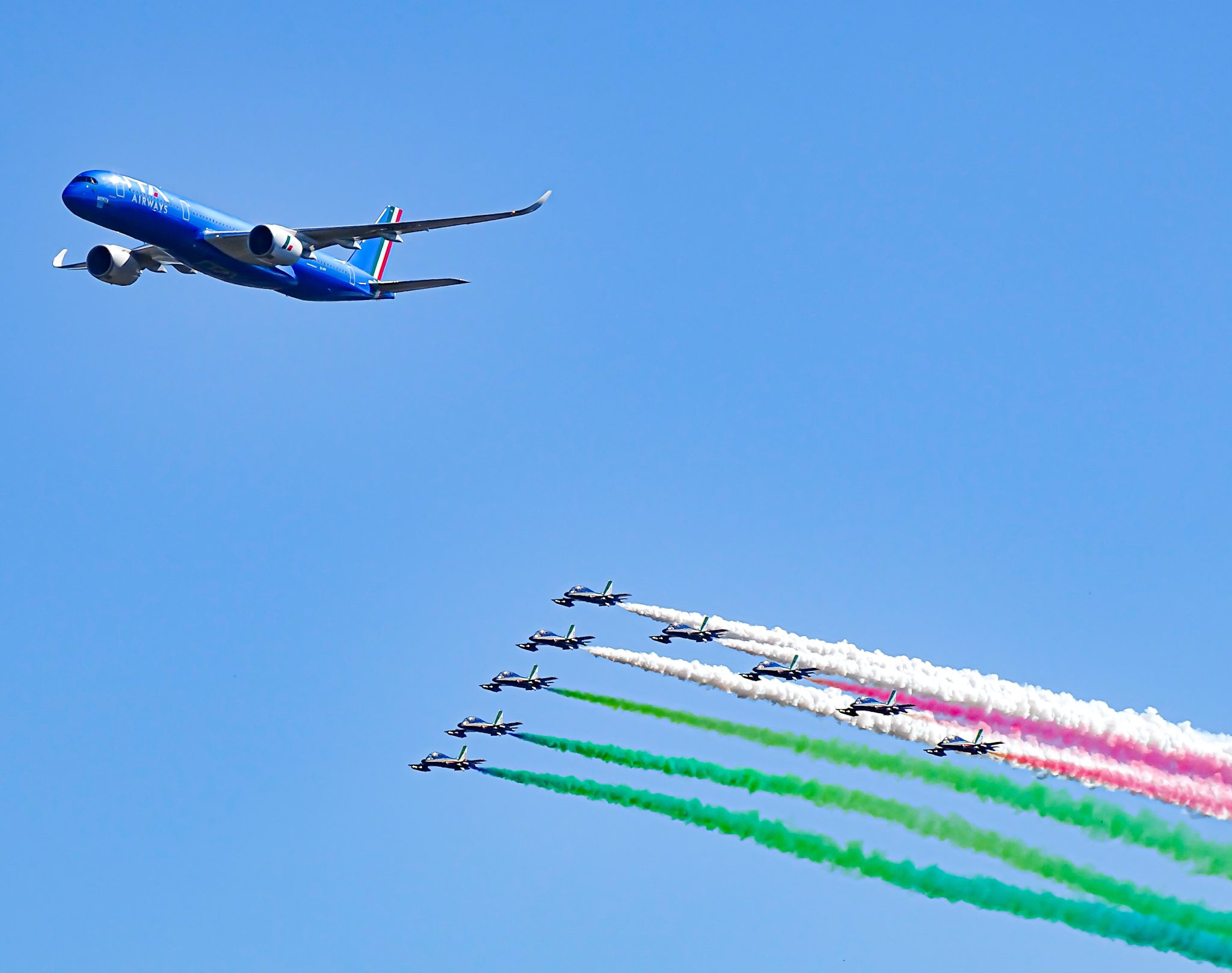 ITA Airways Airbus A350 and Frecce Tricolori fly over the Monza ...