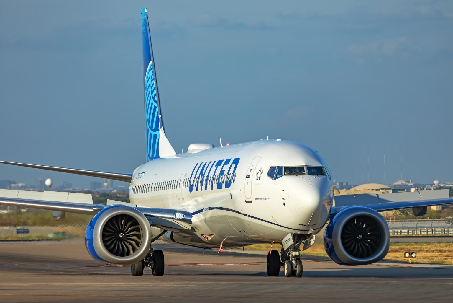 United Offers Pilots Unpaid Leave Due To Boeing Delivery Delays | AirlineGeeks.com
