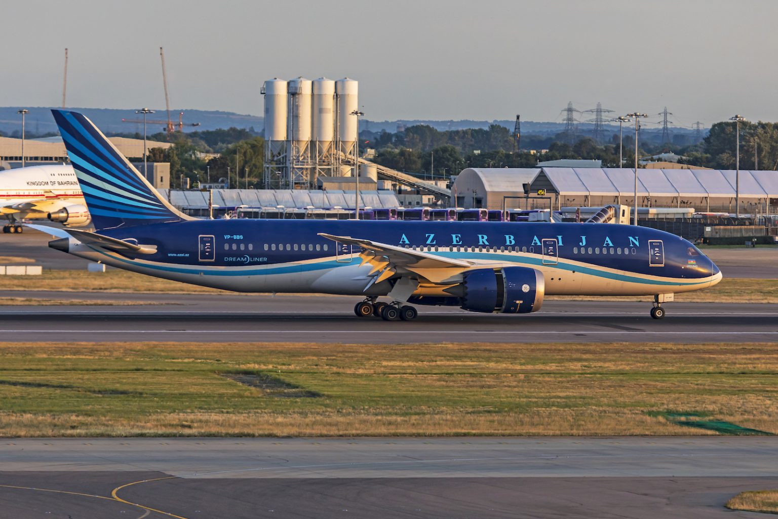 Azerbaijan Airlines Boeing 787-8 Dreamliner LHR William Derrickson (1 ...