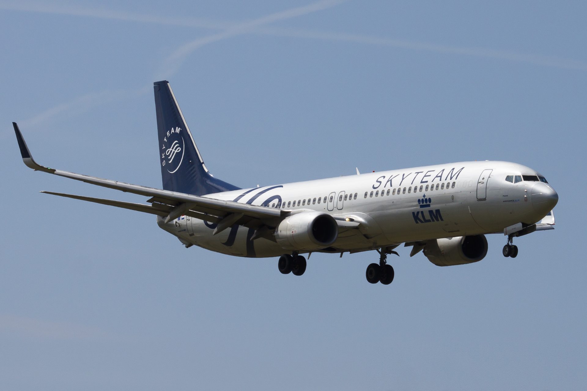 KLM Skyteam_737-900_739_AMS_Fabian Behr | AirlineGeeks.com