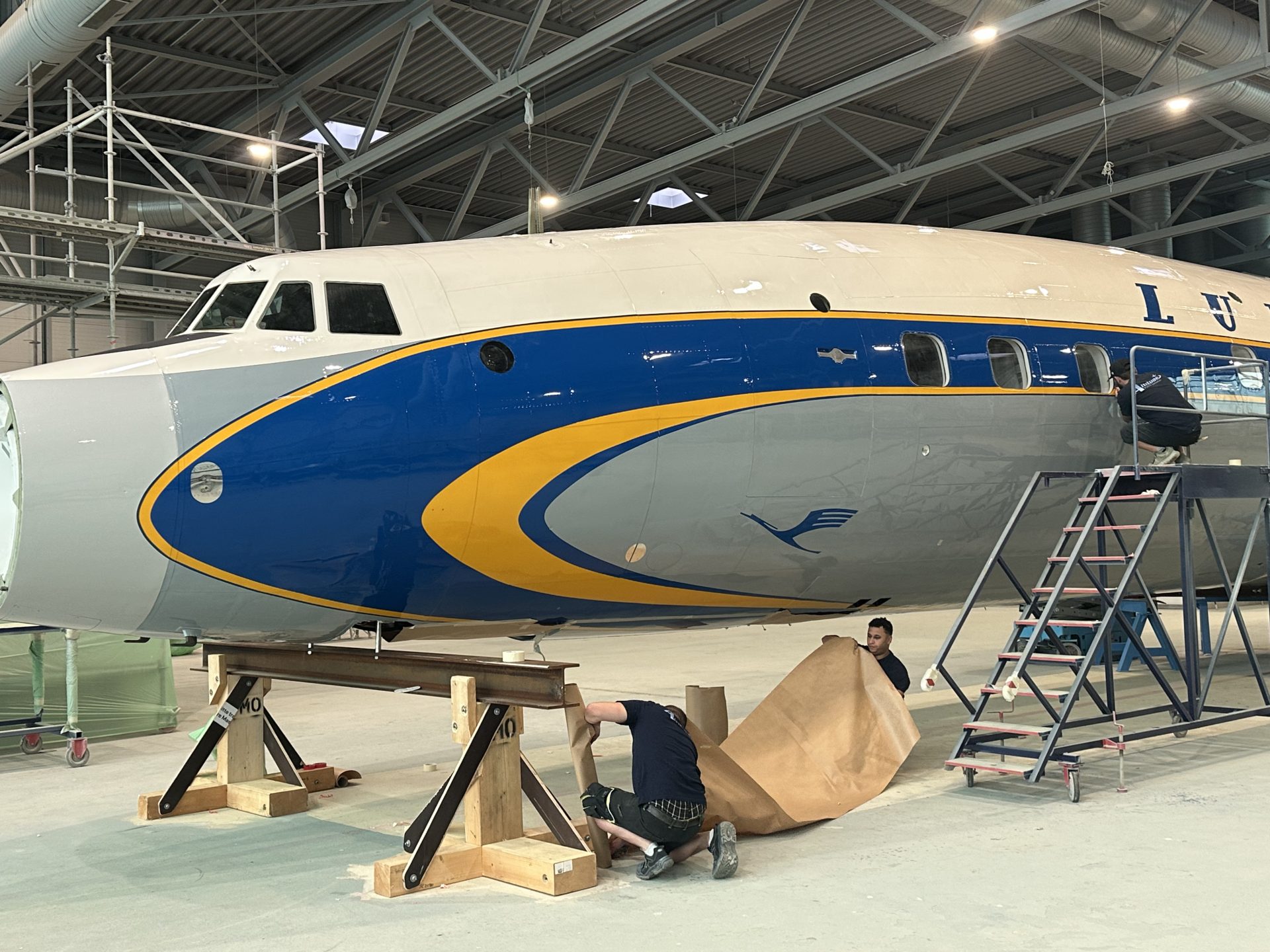 Lufthansa Restores Lockheed Starliner With Original 1950s Design ...