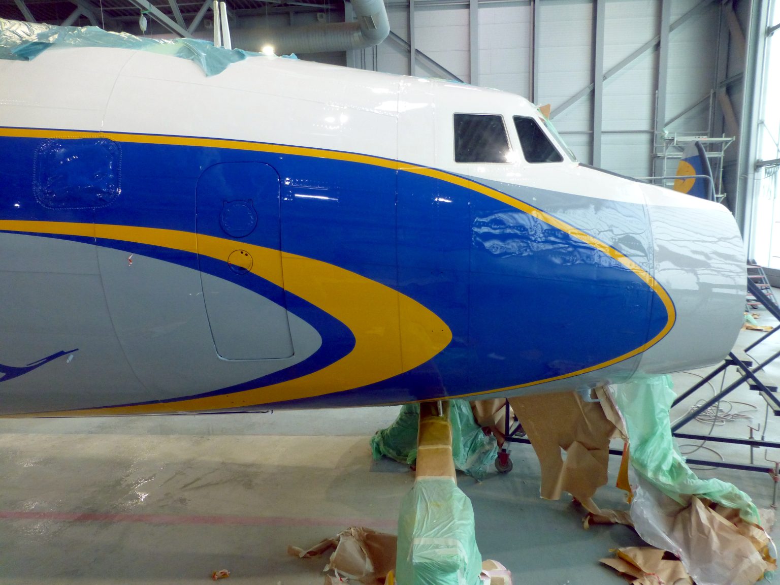 Lufthansa Restores Lockheed Starliner With Original 1950s Design ...
