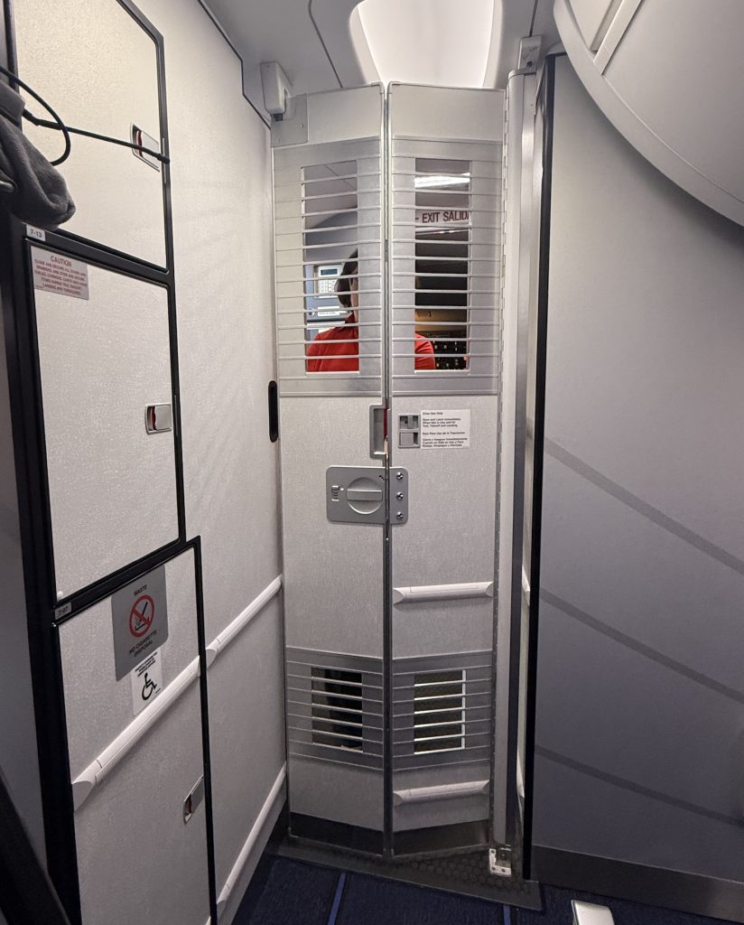 Southwest Rolls Out Secondary Cockpit Doors | AirlineGeeks.com